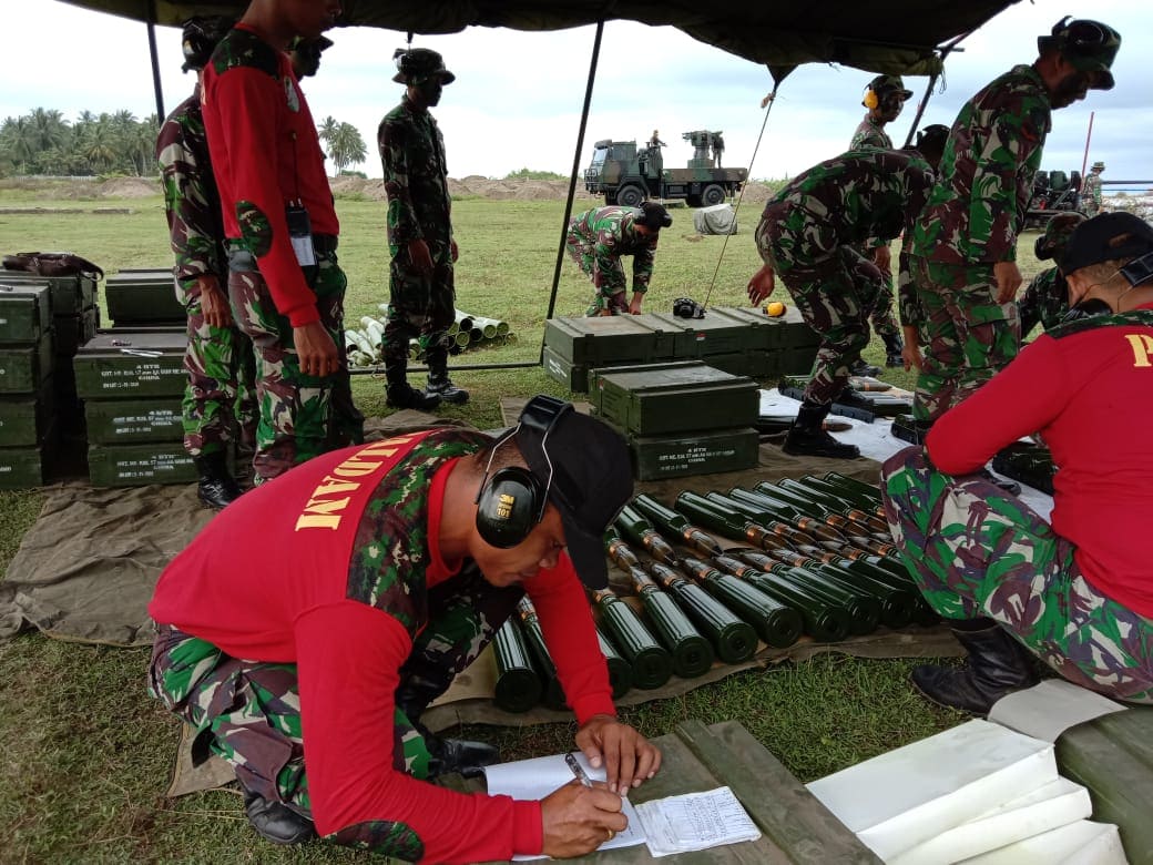 Danarhanud-001/CSBY Latihan Menembak dengan Senjata Berat Meriam Danarhanud-001/CSBY Latihan Menembak dengan Senjata Berat Meriam
